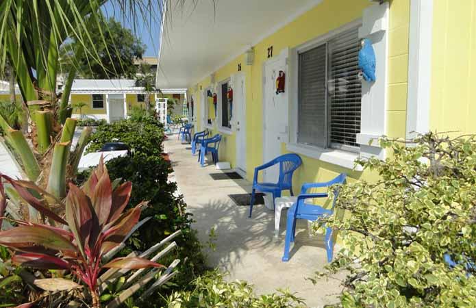 Tropical Breeze Beach Club on Anna Maria Island | Tropical Breeze Beach ...